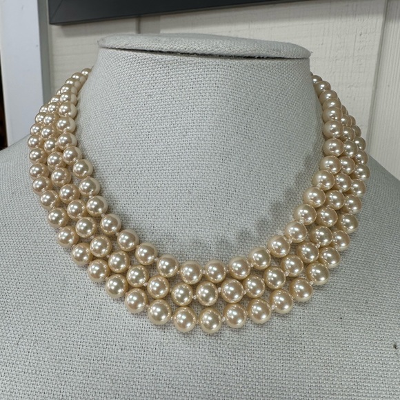 LCi | Jewelry | Vintage Triple Strand Pearl Bead Necklace | Poshmark